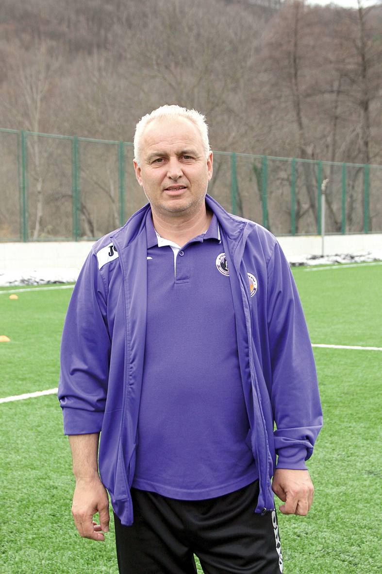 Футболната легенда Бончо Генчев: Оттеглям се от предизборната ...