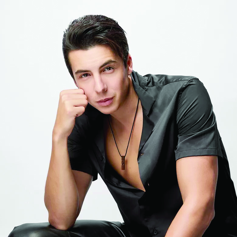 Тино с нова песен и самостоятелен концерт