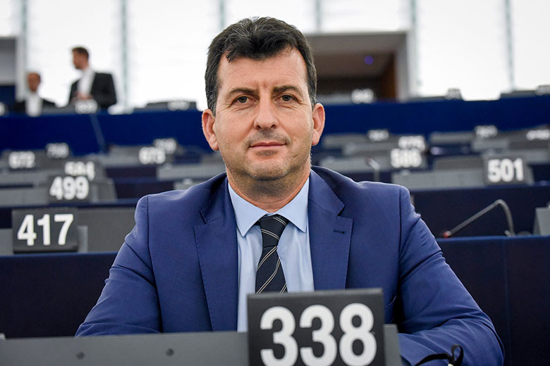 Асим Адемов С решението си Нидерландия и Австрия унижиха авторитета на ЕС