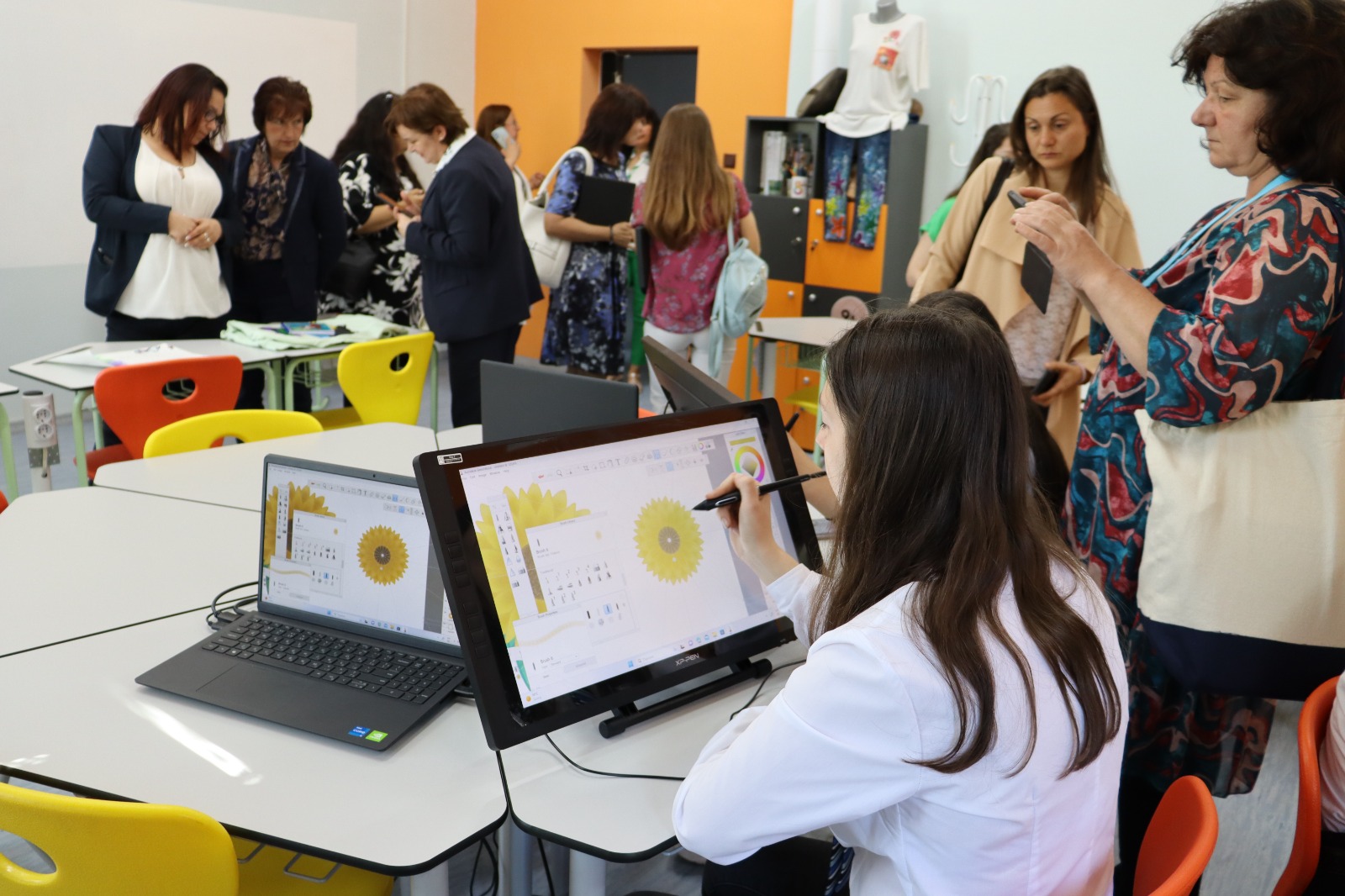 МОН: Повече практика по компютърно моделиране и информационни ...