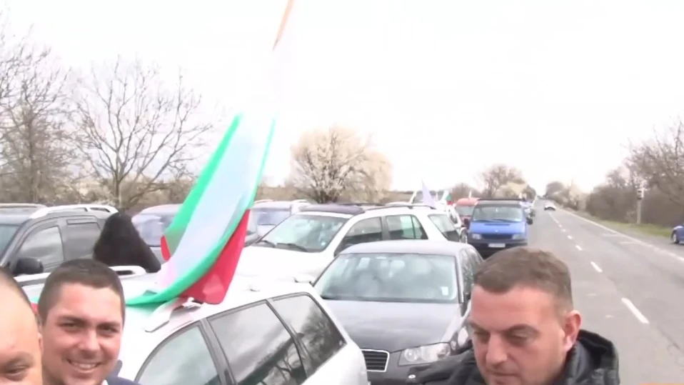 Протест на миньори и енергетици блокира основен път в Старозагорско