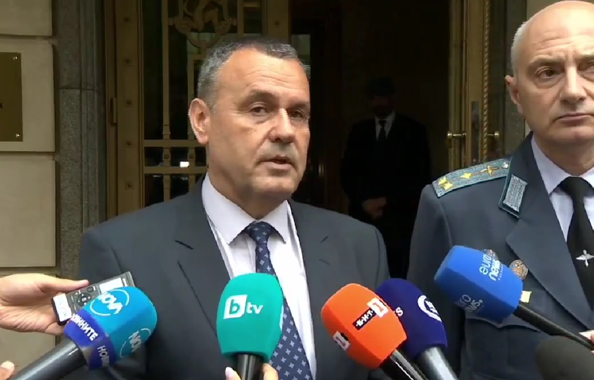 Зам министърът на отбраната Радостин Илиев Решението дали Радев да участва в срещата на НАТО