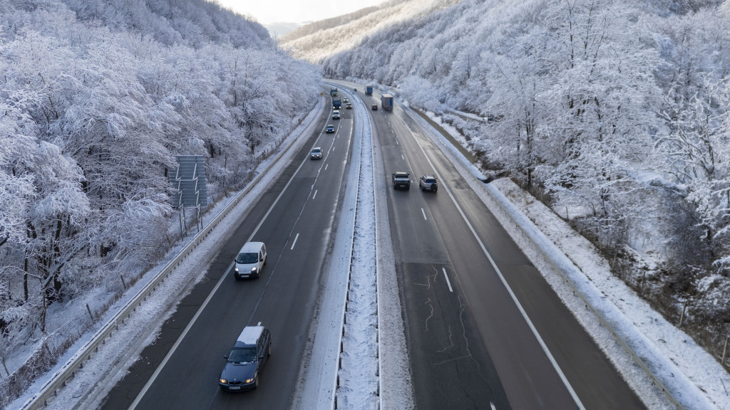 Спират движението между тунелите „Витиня“ и „Топли дол“ на магистрала „Хемус“ в посока София