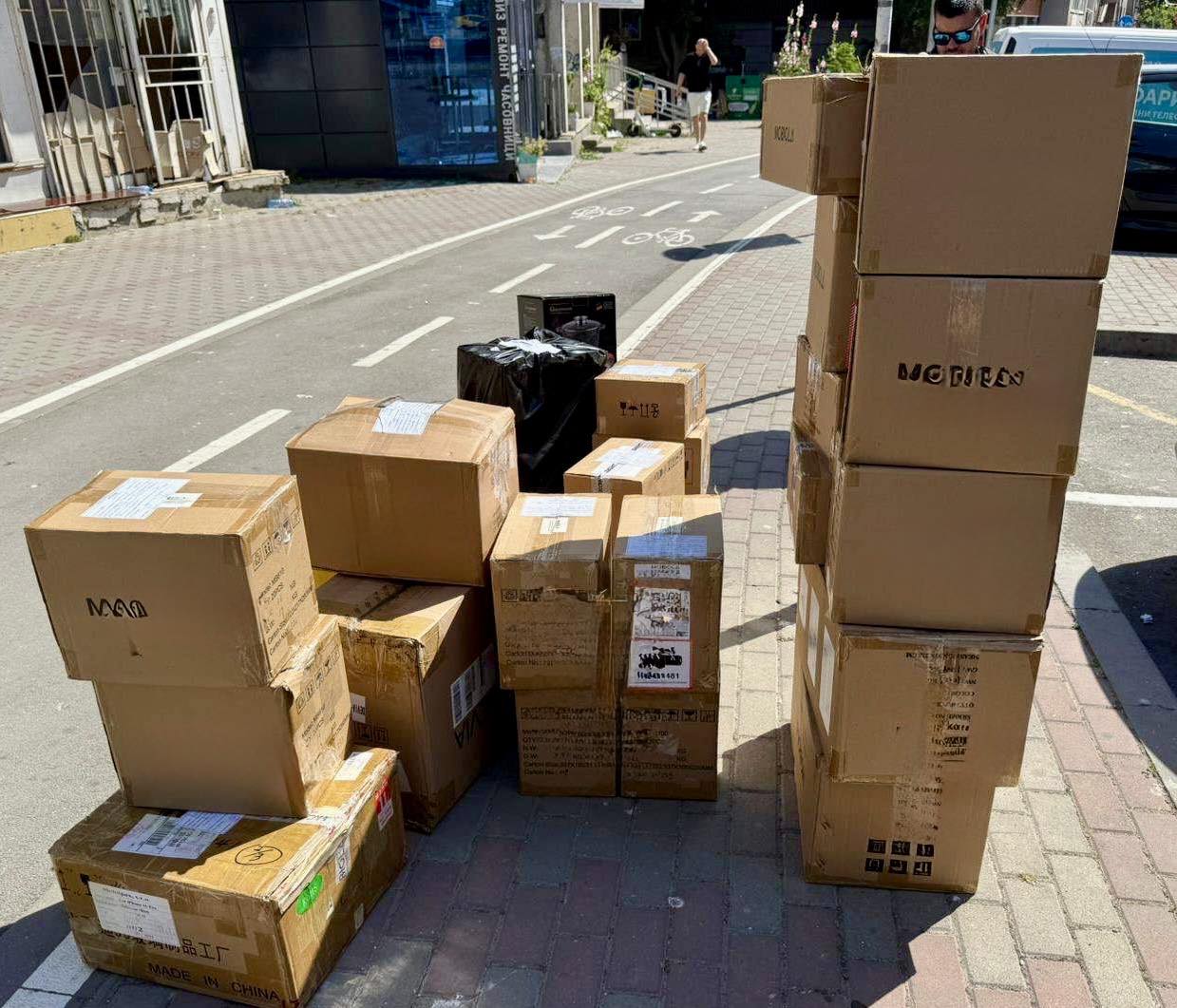 ГДБОП разкри група за данъчни измами чрез продажби на мобилни телефони и техника СНИМКИ