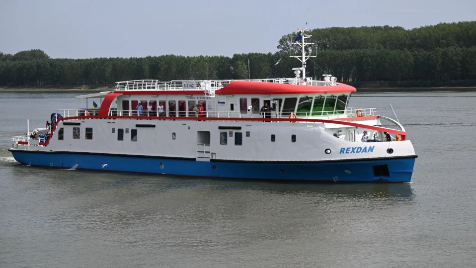 Научно-изследователски кораб акостира край Русе, учени ще сканират ...