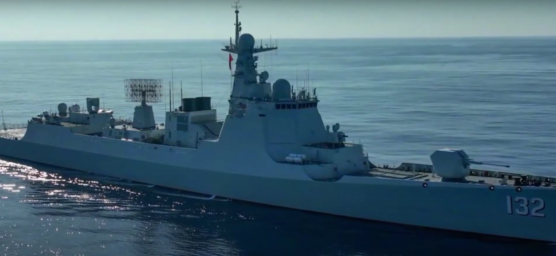 Китайските военноморски сили поръчват два нови разрушителя тип 052DM: Колко способни са те?