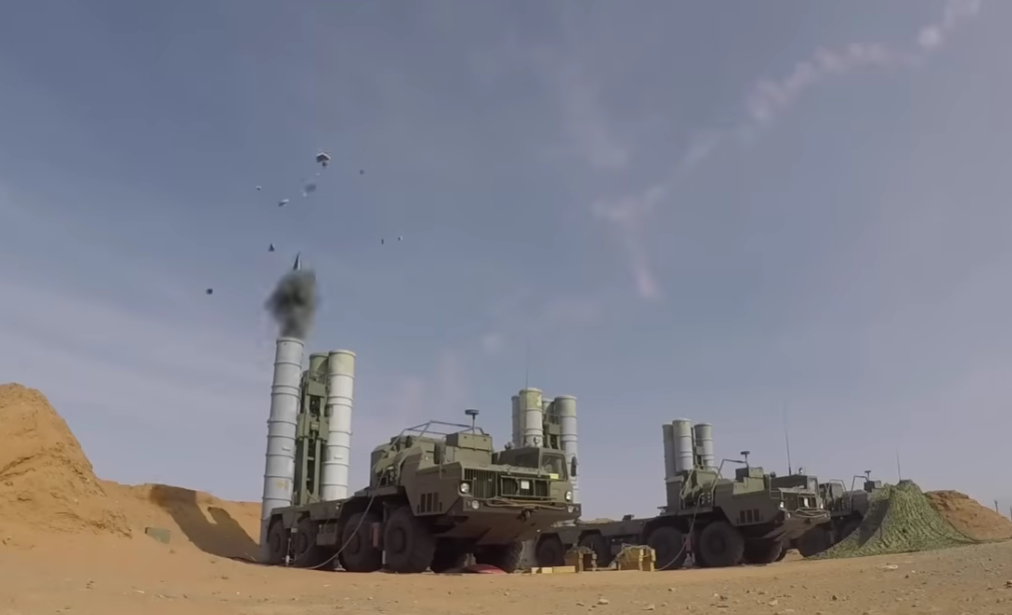 Руската ракетна система С-400 „Триумф“: Технологичен щит, който плаши ...