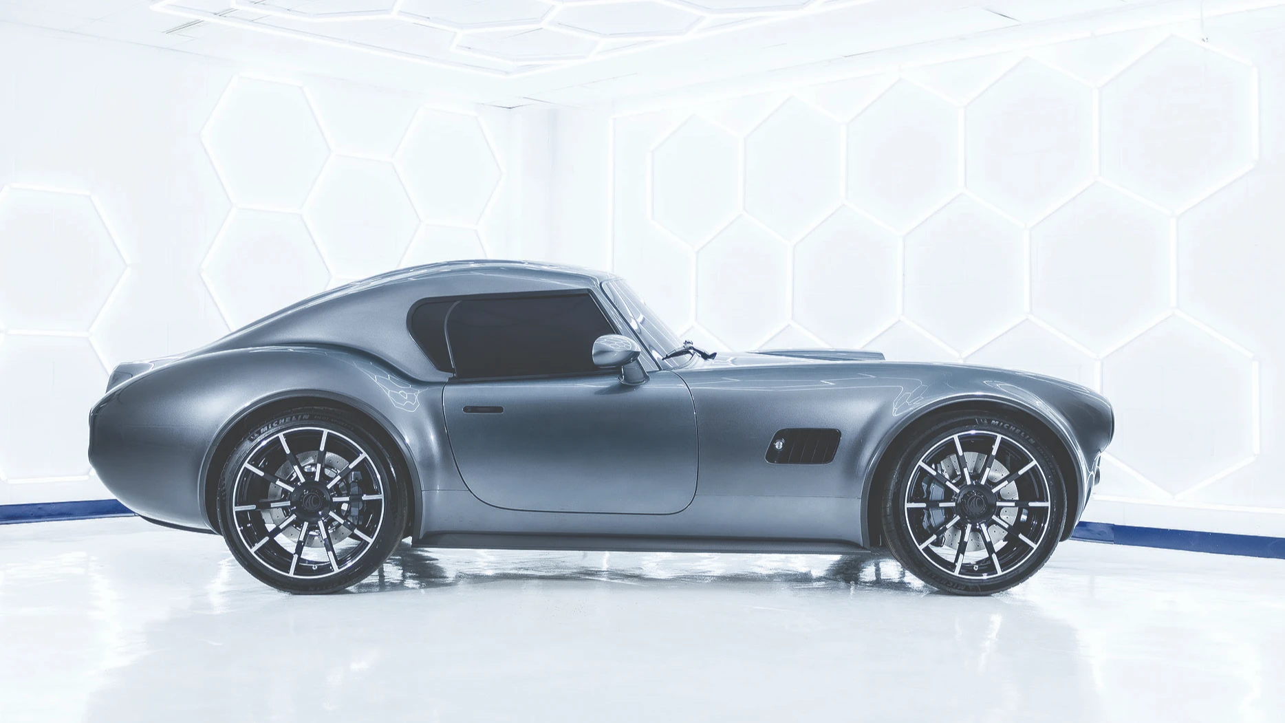 Cobra GT с двигател V8